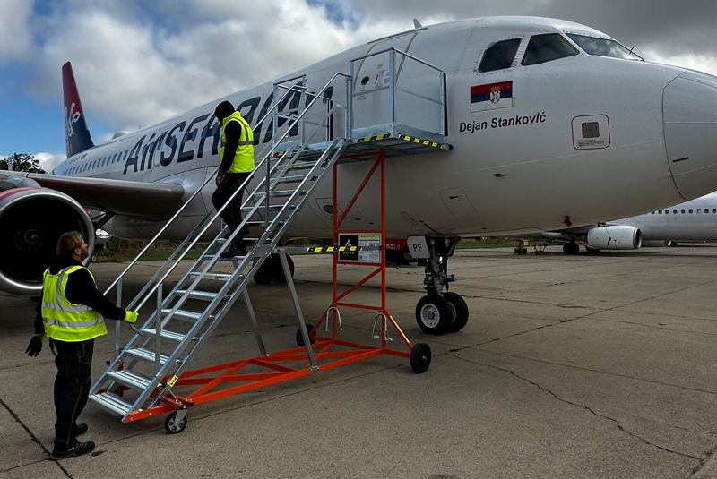 Mobile stairs for entry the aircraft A320 | AVITO