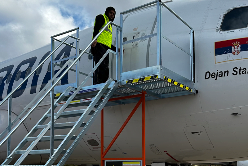 Mobile stairs for entry the aircraft A320 | AVITO
