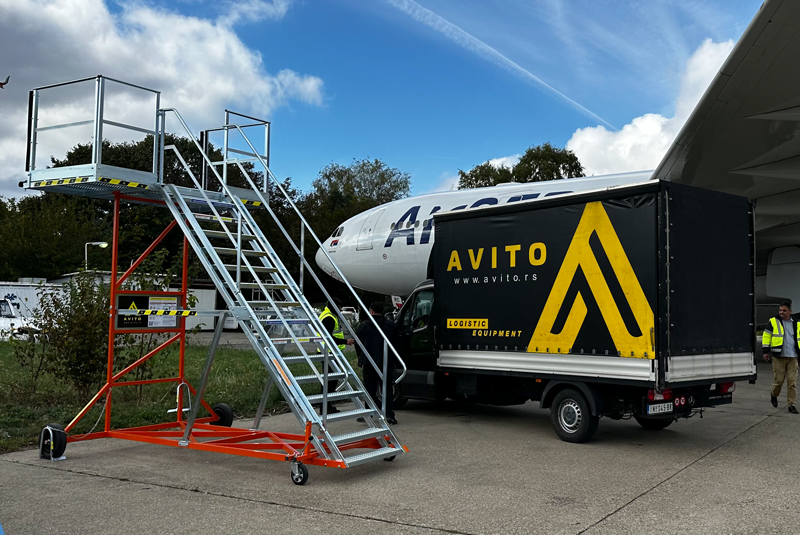 Mobile platform for easy access to the aircraft – Airbus A320 - AVITO